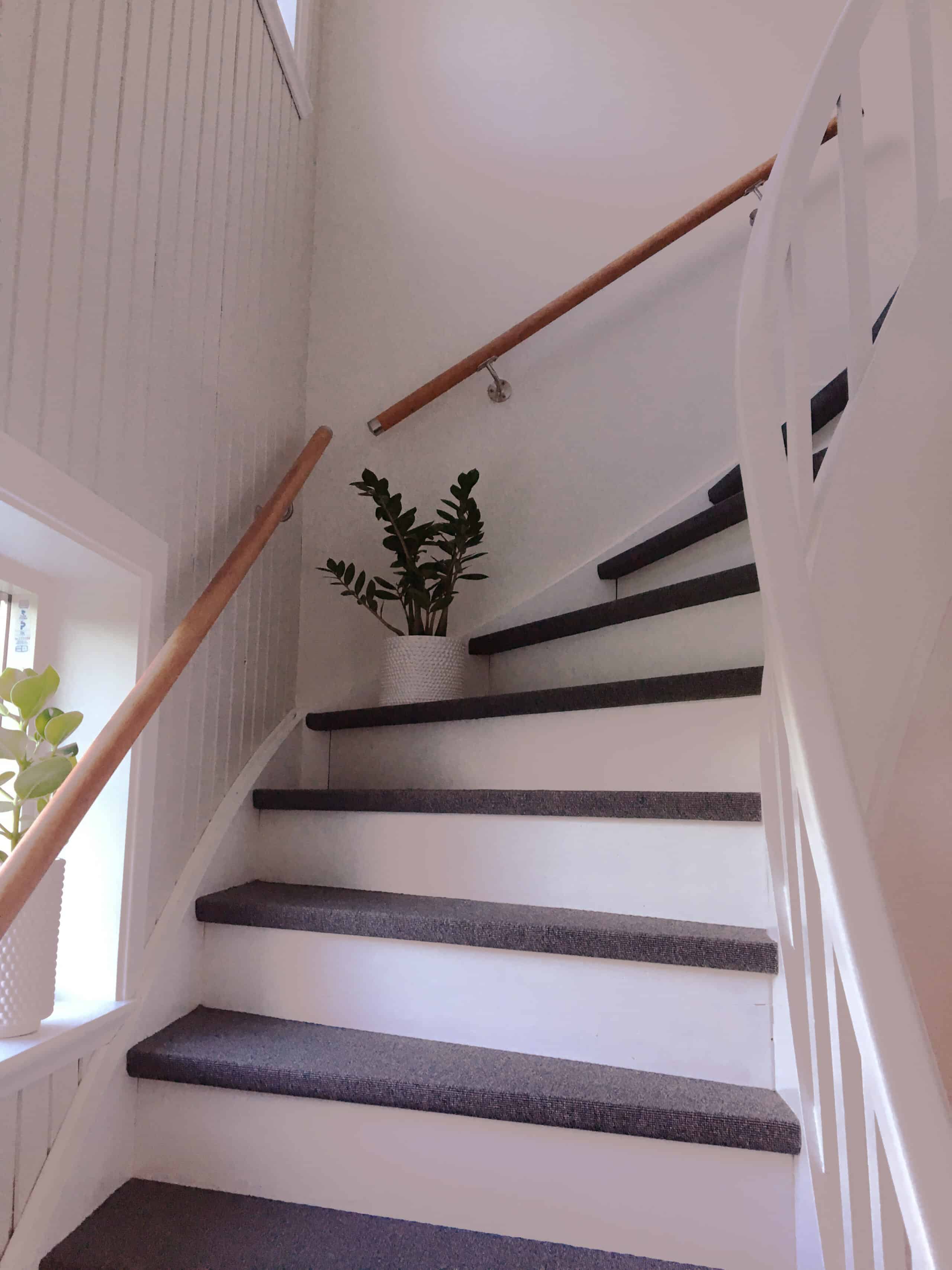 Hur högt ska ett räcke vara inomhus? – Regler och tips för trappor och ...